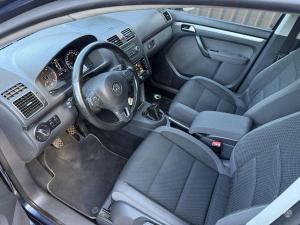 Zils Volkswagen Touran 2011 Kauņa, ar dzinēja tilpumu 1.60 L un nobraukumu 207 tūkst. km par 3400 €, foto 10 vietnē AUTOMOTO.COM.LV