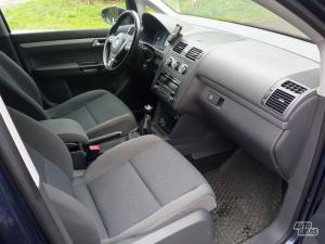 Zils Volkswagen Touran 2011 Viļņa, ar dzinēja tilpumu 1.60 L un nobraukumu 342 tūkst. km par 4890 €, foto 21 vietnē AUTOMOTO.COM.LV