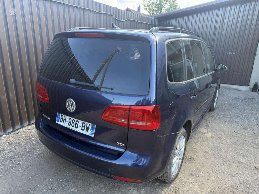 Zils Volkswagen Touran 2011 Kauņa, ar dzinēja tilpumu 1.60 L un nobraukumu 208 tūkst. km par 3300 €, foto 9 vietnē AUTOMOTO.COM.LV