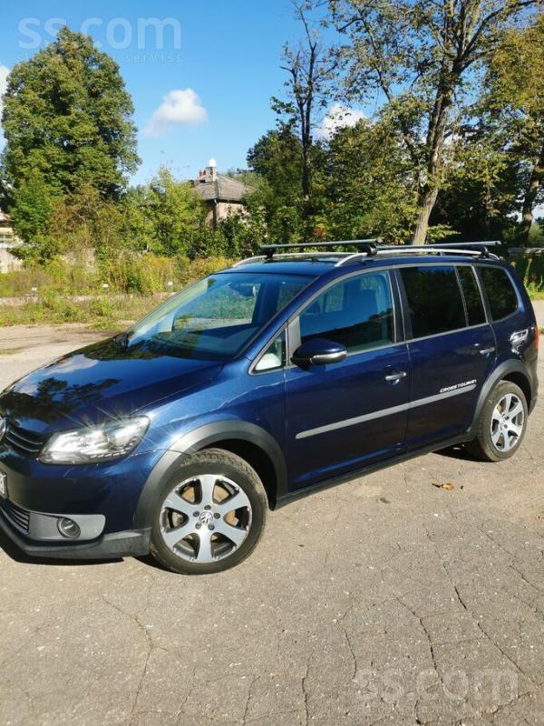 Zils Volkswagen Touran 2011 Rīga, ar dzinēja tilpumu 2.00 L un nobraukumu 335 tūkst. km par 4999 €, foto 1 vietnē AUTOMOTO.COM.LV