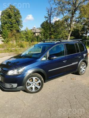 Zils Volkswagen Touran 2011 Rīga, ar dzinēja tilpumu 2.00 L un nobraukumu 335 tūkst. km par 4999 €, foto  vietnē AUTOMOTO.COM.LV