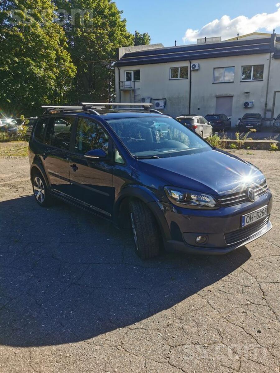 Zils Volkswagen Touran 2011 Rīga, ar dzinēja tilpumu 2.00 L un nobraukumu 335 tūkst. km par 4999 €, foto 3 vietnē AUTOMOTO.COM.LV