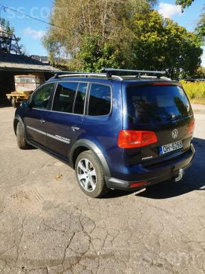 Zils Volkswagen Touran 2011 Rīga, ar dzinēja tilpumu 2.00 L un nobraukumu 335 tūkst. km par 4999 €, foto 4 vietnē AUTOMOTO.COM.LV