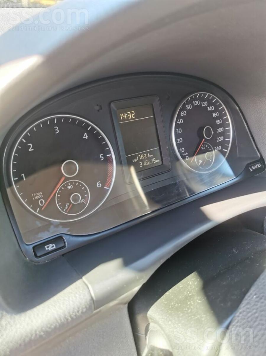 Zils Volkswagen Touran 2011 Rīga, ar dzinēja tilpumu 2.00 L un nobraukumu 335 tūkst. km par 4999 €, foto 5 vietnē AUTOMOTO.COM.LV