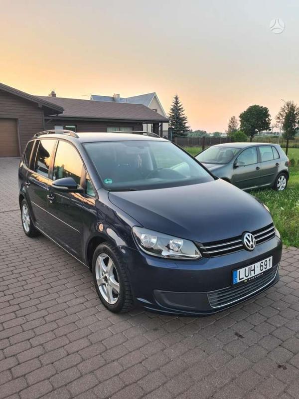 Blue Volkswagen Touran 2011 in Kaisiadorys, with an engine capacity of 1.97 L and mileage of 256 thousand km for 5350 €, photo 1 on AUTOMOTO.COM.LV