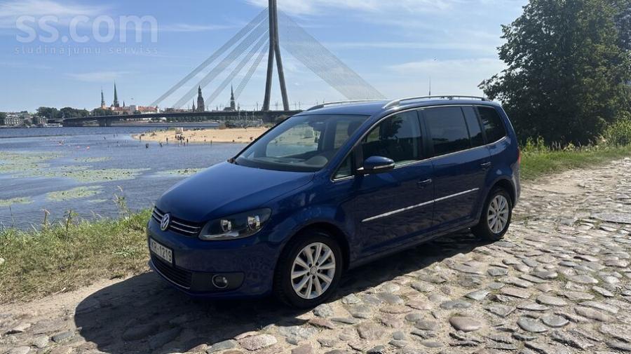 Zils Volkswagen Touran 2011 Rīga, ar dzinēja tilpumu 2.00 L un nobraukumu 330 tūkst. km par 4750 €, foto 1 vietnē AUTOMOTO.COM.LV