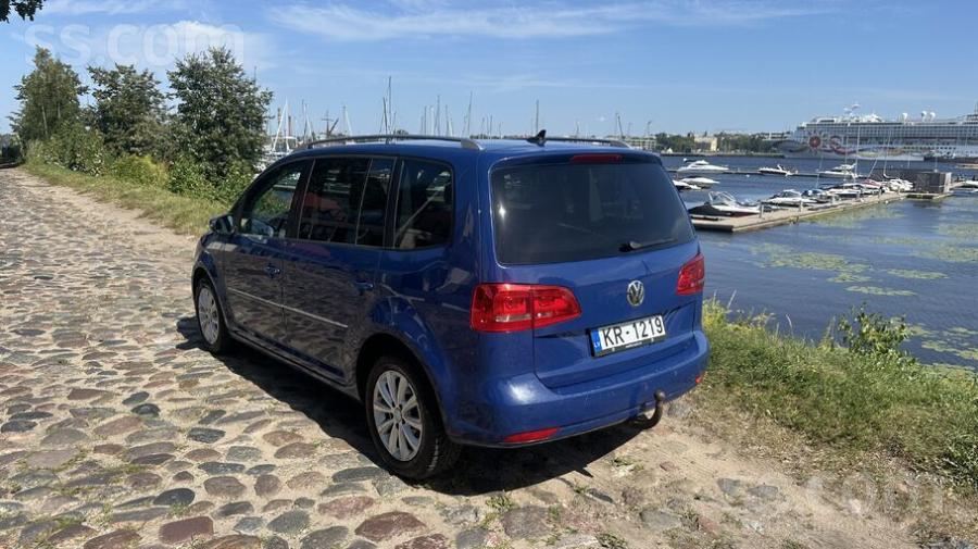 Zils Volkswagen Touran 2011 Rīga, ar dzinēja tilpumu 2.00 L un nobraukumu 330 tūkst. km par 4750 €, foto 3 vietnē AUTOMOTO.COM.LV