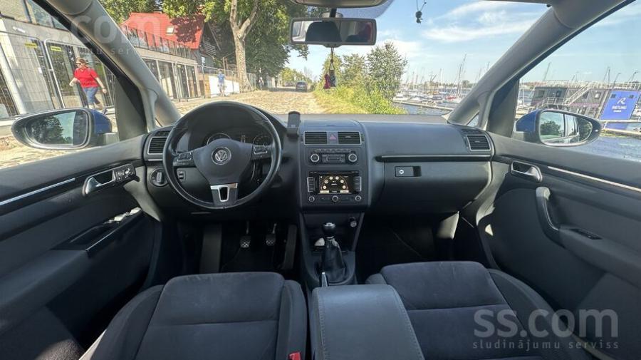 Zils Volkswagen Touran 2011 Rīga, ar dzinēja tilpumu 2.00 L un nobraukumu 330 tūkst. km par 4750 €, foto 6 vietnē AUTOMOTO.COM.LV