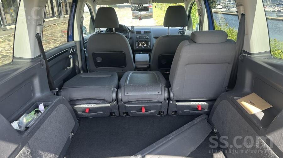 Zils Volkswagen Touran 2011 Rīga, ar dzinēja tilpumu 2.00 L un nobraukumu 330 tūkst. km par 4750 €, foto 9 vietnē AUTOMOTO.COM.LV