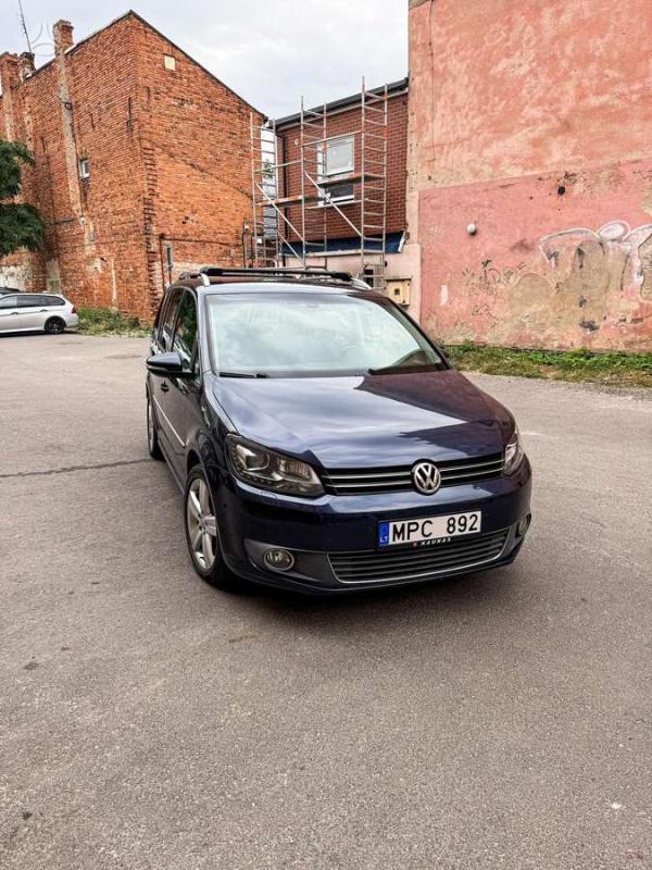 Blue Volkswagen Touran 2011 in Kaunas, with an engine capacity of 1.97 L and mileage of 347 thousand km for 5600 €, photo 3 on AUTOMOTO.COM.LV