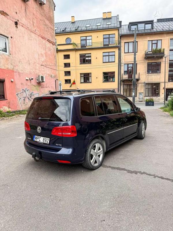 Blue Volkswagen Touran 2011 in Kaunas, with an engine capacity of 1.97 L and mileage of 347 thousand km for 5600 €, photo 4 on AUTOMOTO.COM.LV