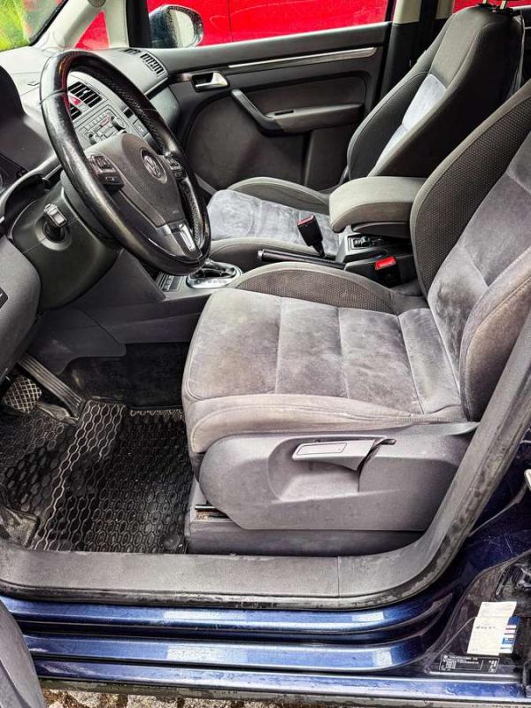 Blue Volkswagen Touran 2011 in Kaunas, with an engine capacity of 1.97 L and mileage of 347 thousand km for 5600 €, photo 9 on AUTOMOTO.COM.LV