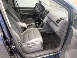 Blue Volkswagen Touran 2011 in Vilnius, with an engine capacity of 1.97 L and mileage of 261 thousand km for 6700 €, photo 14 on AUTOMOTO.COM.LV