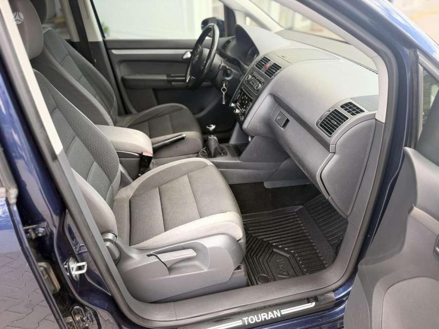Blue Volkswagen Touran 2011 in Vilnius, with an engine capacity of 1.97 L and mileage of 261 thousand km for 6700 €, photo 14 on AUTOMOTO.COM.LV