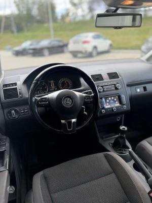 Blue Volkswagen Touran 2011 in Vilnius, with an engine capacity of 1.97 L and mileage of 261 thousand km for 6700 €, photo 15 on AUTOMOTO.COM.LV