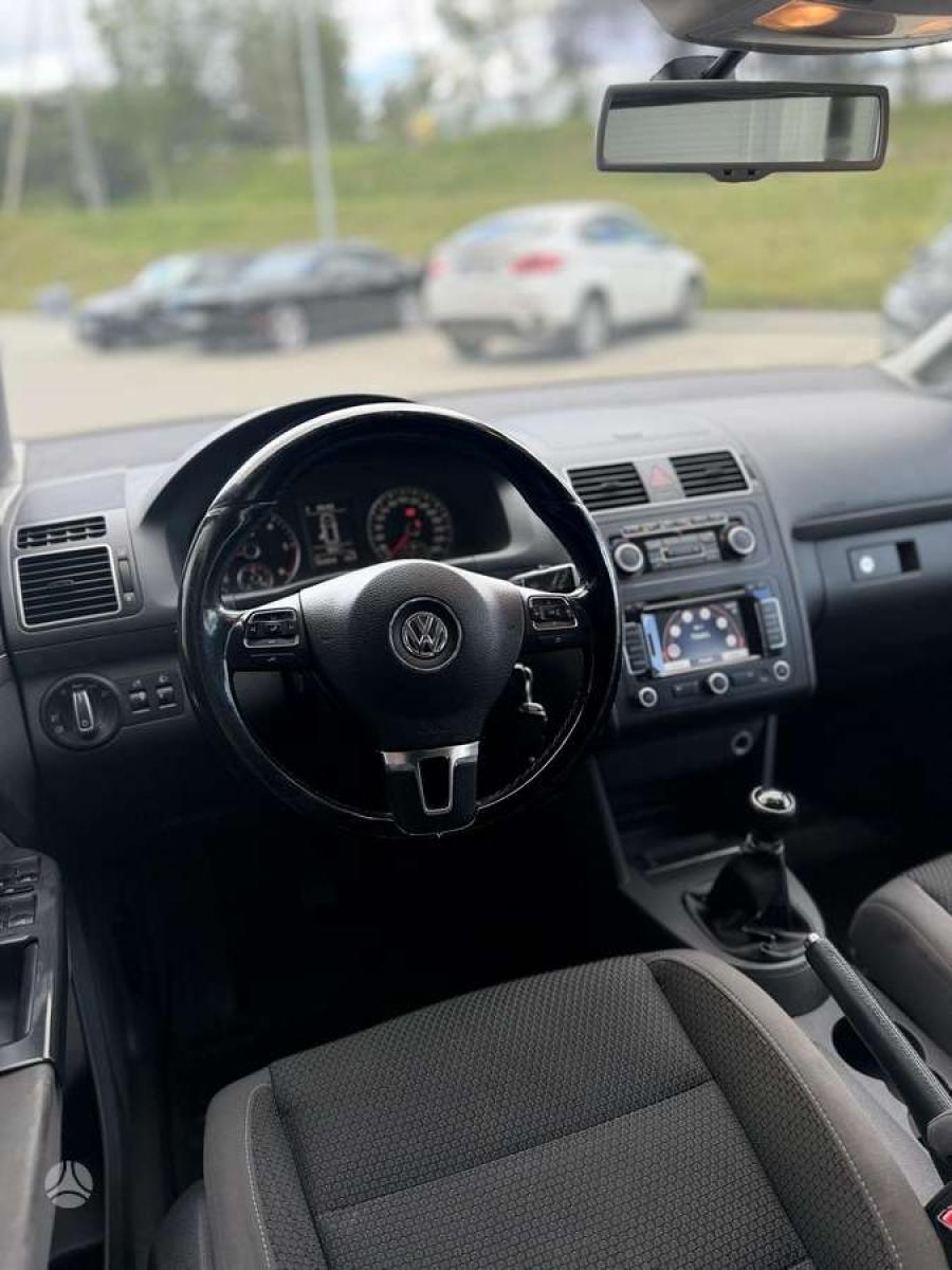 Blue Volkswagen Touran 2011 in Vilnius, with an engine capacity of 1.97 L and mileage of 261 thousand km for 6700 €, photo 15 on AUTOMOTO.COM.LV