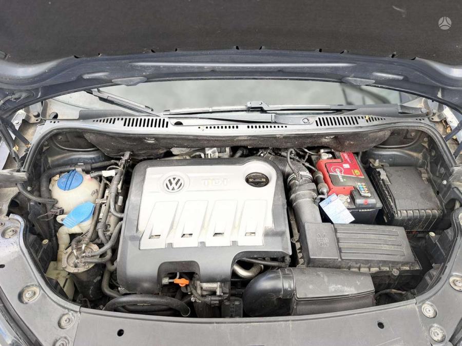 Blue Volkswagen Touran 2011 in Vilnius, with an engine capacity of 1.97 L and mileage of 261 thousand km for 6700 €, photo 22 on AUTOMOTO.COM.LV