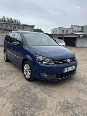 Blue Volkswagen Touran 2011 in Kaunas, with an engine capacity of 1.60 L and mileage of 308 thousand km for 4500 €, photo 3 on AUTOMOTO.COM.LV