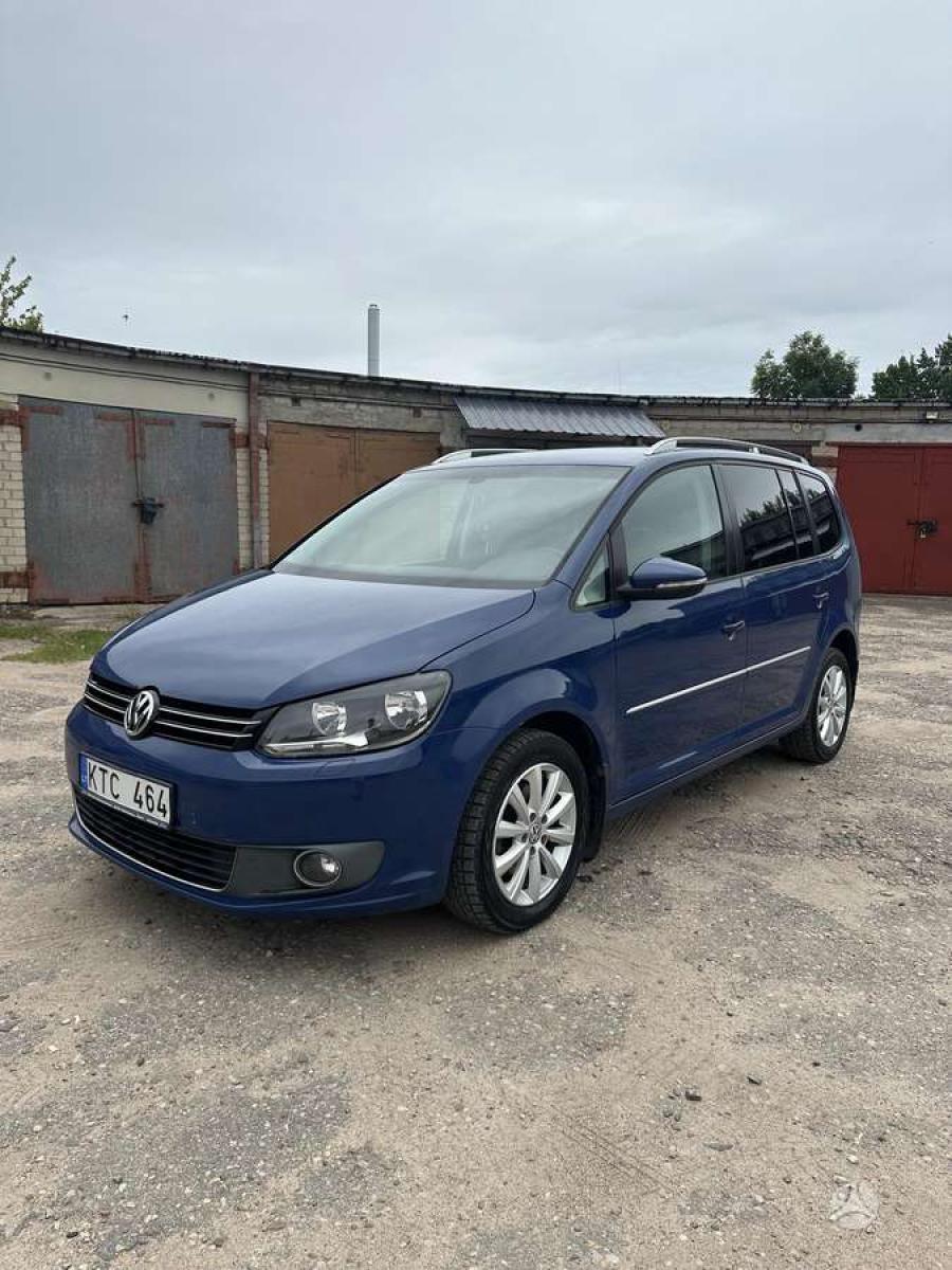 Blue Volkswagen Touran 2011 in Kaunas, with an engine capacity of 1.60 L and mileage of 308 thousand km for 4500 €, photo 4 on AUTOMOTO.COM.LV