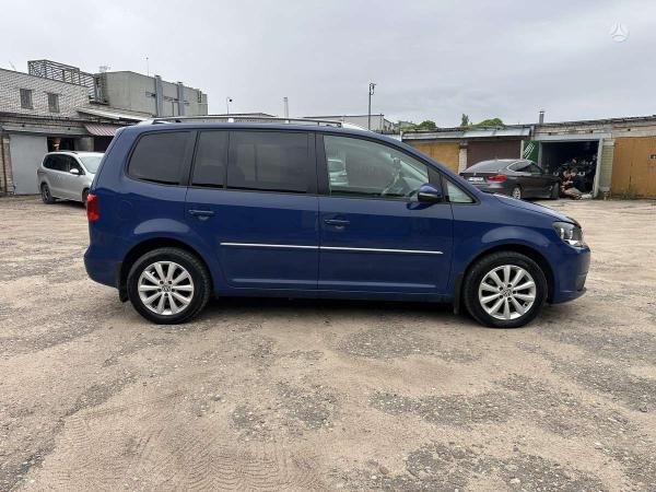 Zils Volkswagen Touran 2011 Kauņa, ar dzinēja tilpumu 1.60 L un nobraukumu 308 tūkst. km par 4500 €, foto 5 vietnē AUTOMOTO.COM.LV