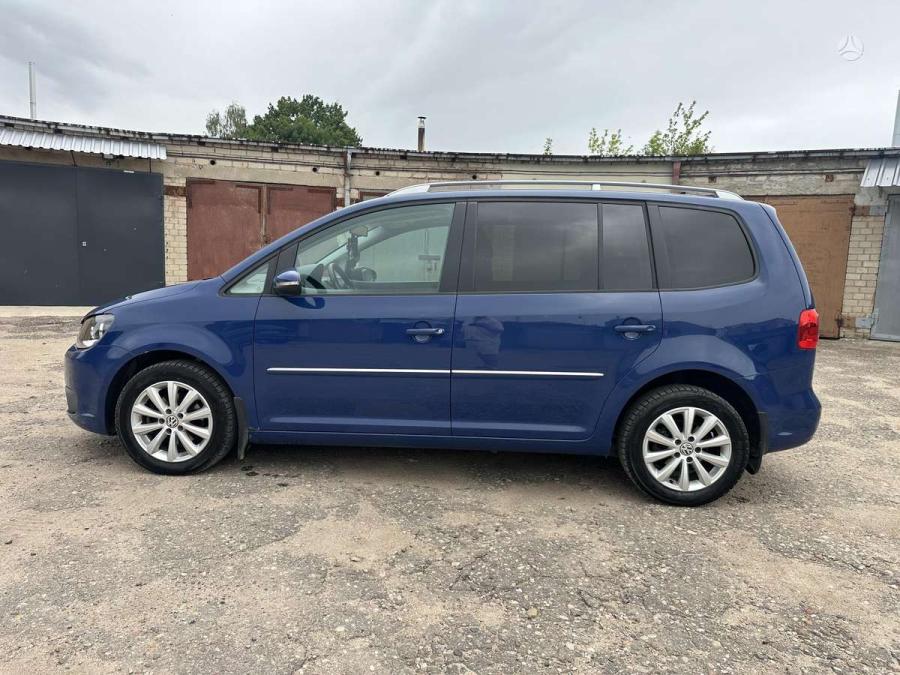 Blue Volkswagen Touran 2011 in Kaunas, with an engine capacity of 1.60 L and mileage of 308 thousand km for 4500 €, photo 6 on AUTOMOTO.COM.LV