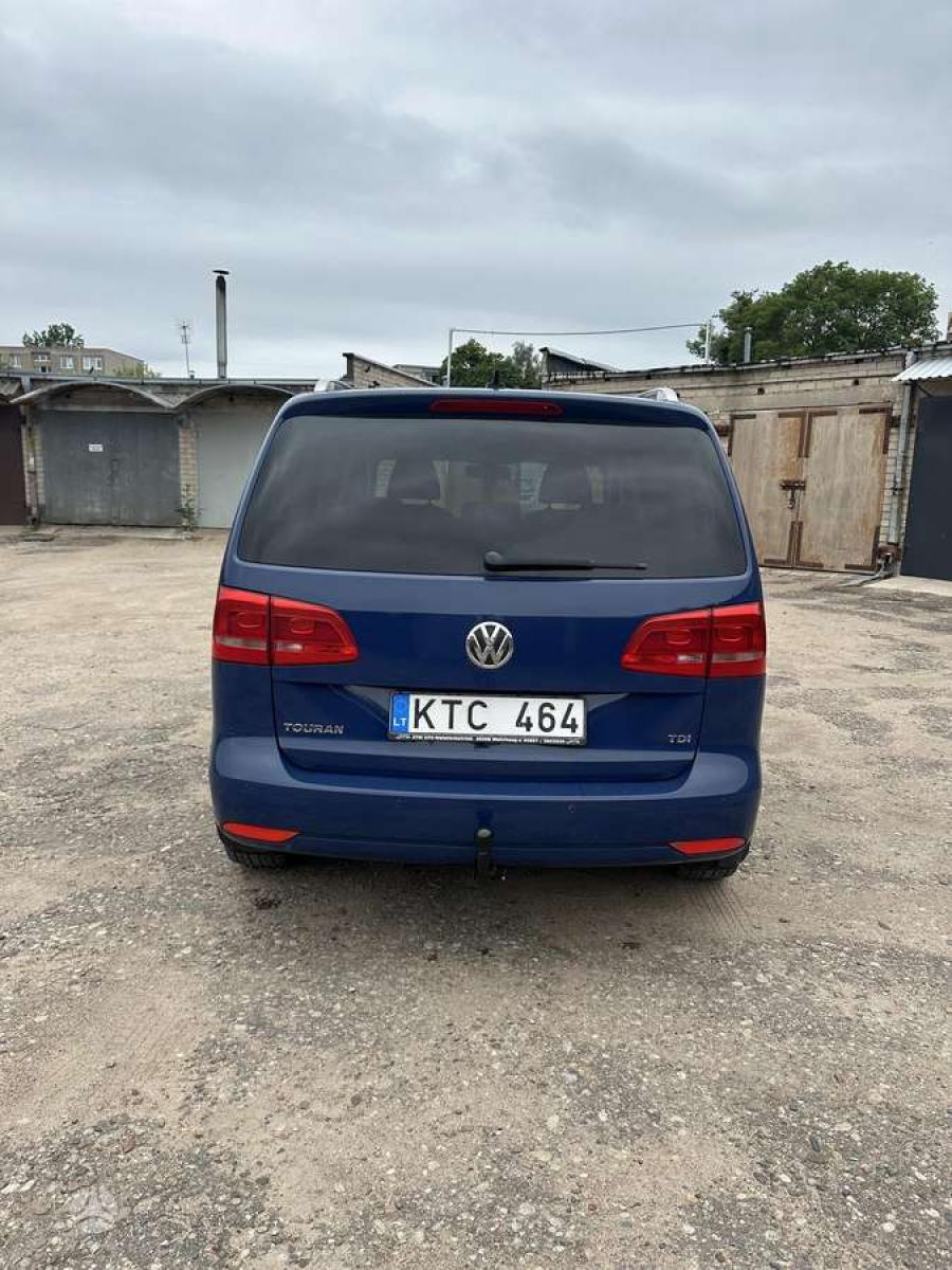 Blue Volkswagen Touran 2011 in Kaunas, with an engine capacity of 1.60 L and mileage of 308 thousand km for 4500 €, photo 7 on AUTOMOTO.COM.LV