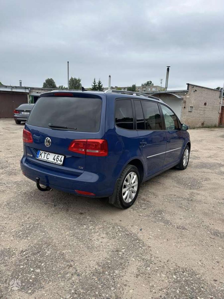Blue Volkswagen Touran 2011 in Kaunas, with an engine capacity of 1.60 L and mileage of 308 thousand km for 4500 €, photo 8 on AUTOMOTO.COM.LV