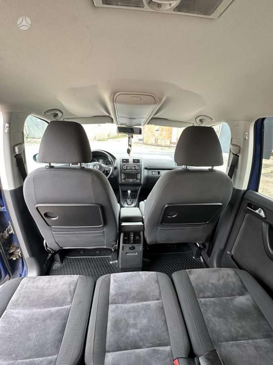 Blue Volkswagen Touran 2011 in Kaunas, with an engine capacity of 1.60 L and mileage of 308 thousand km for 4500 €, photo 12 on AUTOMOTO.COM.LV