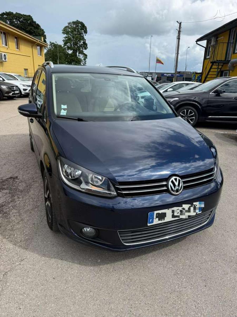 Blue Volkswagen Touran 2011 in Taurage, with an engine capacity of 1.60 L and mileage of 273 thousand km for 4700 €, photo 1 on AUTOMOTO.COM.LV