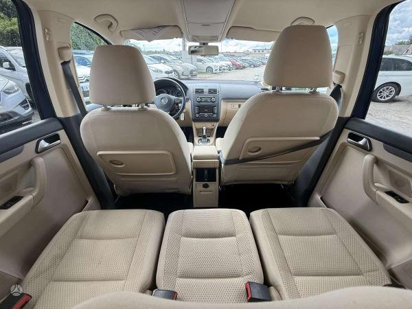 Zils Volkswagen Touran 2011 Tauragė, ar dzinēja tilpumu 1.60 L un nobraukumu 273 tūkst. km par 4700 €, foto 7 vietnē AUTOMOTO.COM.LV