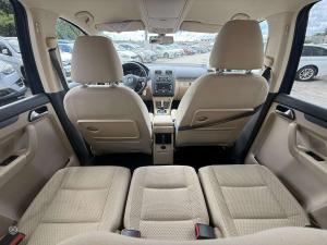 Blue Volkswagen Touran 2011 in Taurage, with an engine capacity of 1.60 L and mileage of 273 thousand km for 4700 €, photo 7 on AUTOMOTO.COM.LV