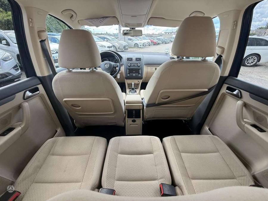 Blue Volkswagen Touran 2011 in Taurage, with an engine capacity of 1.60 L and mileage of 273 thousand km for 4700 €, photo 7 on AUTOMOTO.COM.LV