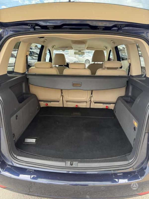 Zils Volkswagen Touran 2011 Tauragė, ar dzinēja tilpumu 1.60 L un nobraukumu 273 tūkst. km par 4700 €, foto 8 vietnē AUTOMOTO.COM.LV