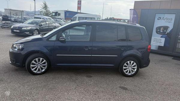 Blue Volkswagen Touran 2011 in Marijampole, with an engine capacity of 1.97 L and mileage of 187 thousand km for 5899 €, photo 6 on AUTOMOTO.COM.LV