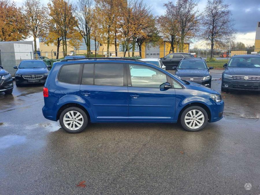 Zils Volkswagen Touran 2012 Klaipėda, ar dzinēja tilpumu 1.97 L un nobraukumu 263 tūkst. km par 6600 €, foto 4 vietnē AUTOMOTO.COM.LV