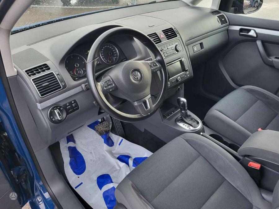 Zils Volkswagen Touran 2012 Klaipėda, ar dzinēja tilpumu 1.97 L un nobraukumu 263 tūkst. km par 6600 €, foto 12 vietnē AUTOMOTO.COM.LV