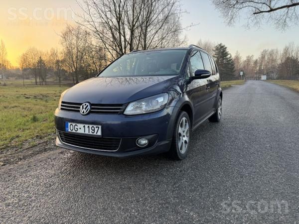 Blue Volkswagen Touran 2012 in Riga, with an engine capacity of 1.40 L and mileage of 328 thousand km for 7200 €, photo 1 on AUTOMOTO.COM.LV