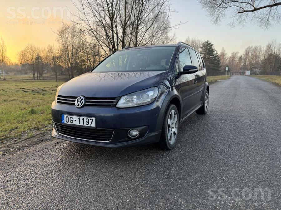 Blue Volkswagen Touran 2012 in Riga, with an engine capacity of 1.40 L and mileage of 328 thousand km for 7200 €, photo 1 on AUTOMOTO.COM.LV