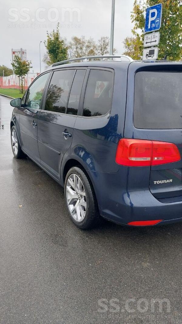 Zils Volkswagen Touran 2012 Liepāja, ar dzinēja tilpumu 2.00 L un nobraukumu 276 tūkst. km par 7999 €, foto 2 vietnē AUTOMOTO.COM.LV