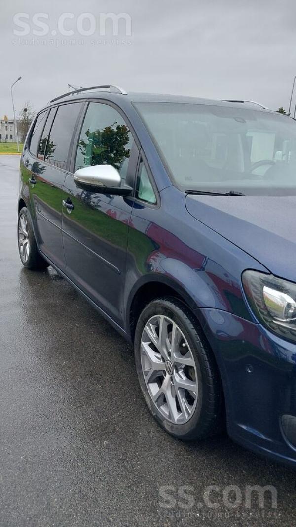 Zils Volkswagen Touran 2012 Liepāja, ar dzinēja tilpumu 2.00 L un nobraukumu 276 tūkst. km par 7999 €, foto 3 vietnē AUTOMOTO.COM.LV