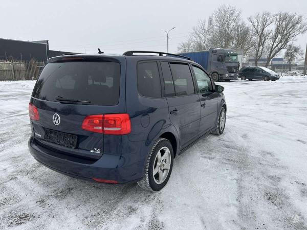 Синий Фольксваген Туран 2012 в Мариямполе, объемом двигателя 1.60 л и пробегом 218 тыс. км за 3750 €, фото 5 на AUTOMOTO.COM.LV