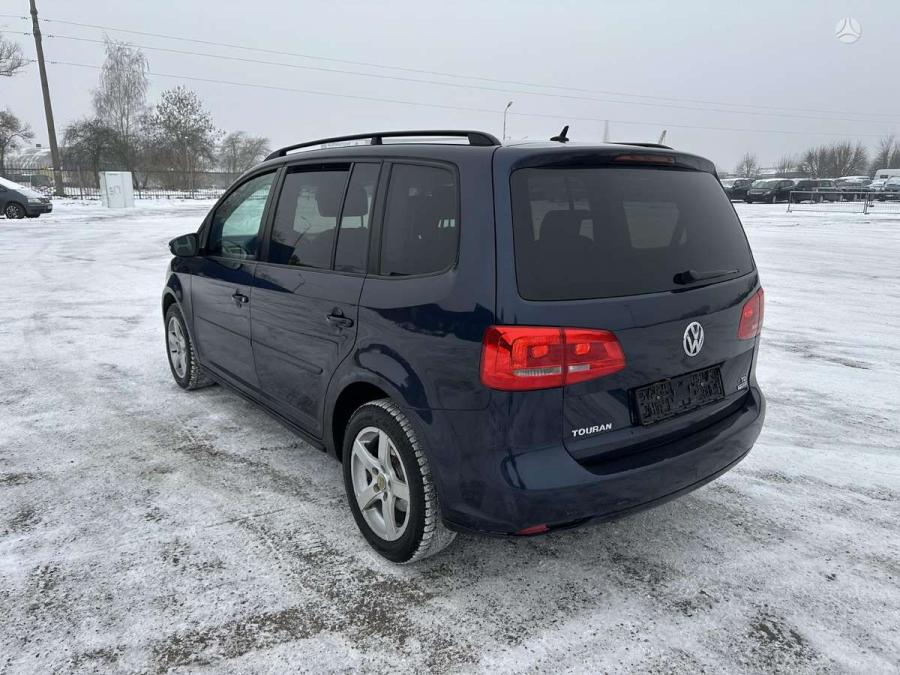 Синий Фольксваген Туран 2012 в Мариямполе, объемом двигателя 1.60 л и пробегом 218 тыс. км за 3750 €, фото 6 на AUTOMOTO.COM.LV