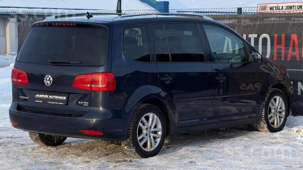 Zils Volkswagen Touran 2012 Liepāja, ar dzinēja tilpumu 2.00 L un nobraukumu 276 tūkst. km par 6850 €, foto 4 vietnē AUTOMOTO.COM.LV