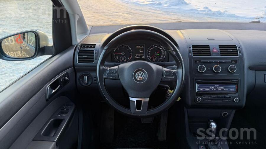 Zils Volkswagen Touran 2012 Liepāja, ar dzinēja tilpumu 2.00 L un nobraukumu 276 tūkst. km par 6850 €, foto 14 vietnē AUTOMOTO.COM.LV
