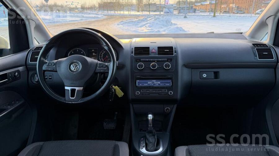 Zils Volkswagen Touran 2012 Liepāja, ar dzinēja tilpumu 2.00 L un nobraukumu 276 tūkst. km par 6850 €, foto 15 vietnē AUTOMOTO.COM.LV