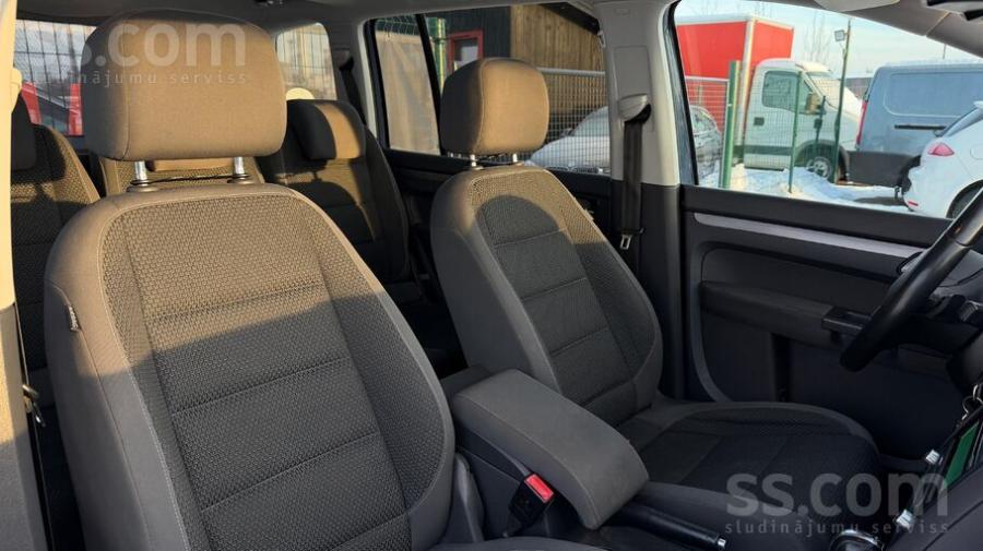 Zils Volkswagen Touran 2012 Liepāja, ar dzinēja tilpumu 2.00 L un nobraukumu 276 tūkst. km par 6850 €, foto 19 vietnē AUTOMOTO.COM.LV