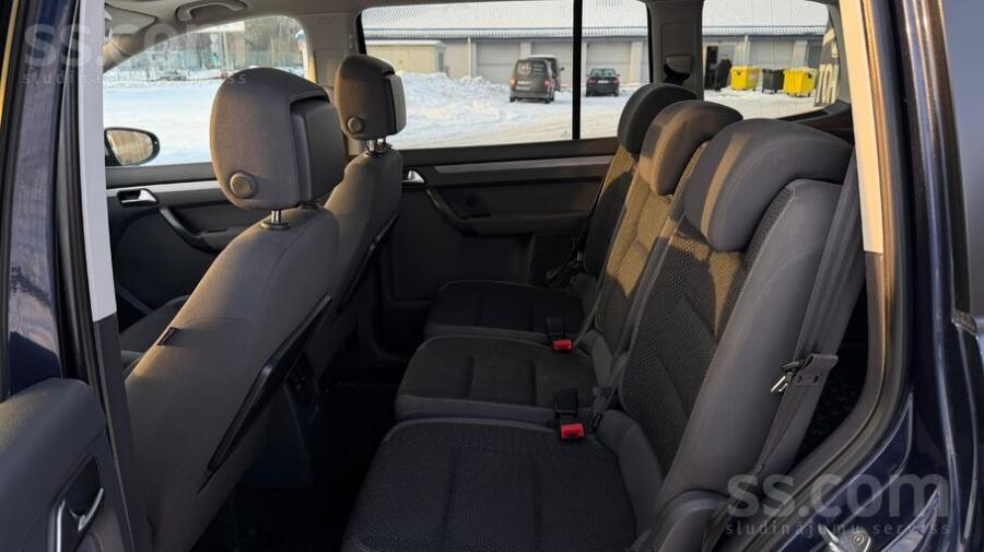Zils Volkswagen Touran 2012 Liepāja, ar dzinēja tilpumu 2.00 L un nobraukumu 276 tūkst. km par 6850 €, foto 23 vietnē AUTOMOTO.COM.LV