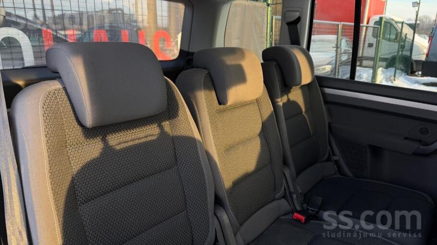Zils Volkswagen Touran 2012 Liepāja, ar dzinēja tilpumu 2.00 L un nobraukumu 276 tūkst. km par 6850 €, foto 26 vietnē AUTOMOTO.COM.LV