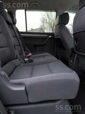 Zils Volkswagen Touran 2012 Jelgava, ar dzinēja tilpumu 1.60 L un nobraukumu 238 tūkst. km par 5870 €, foto 10 vietnē AUTOMOTO.COM.LV