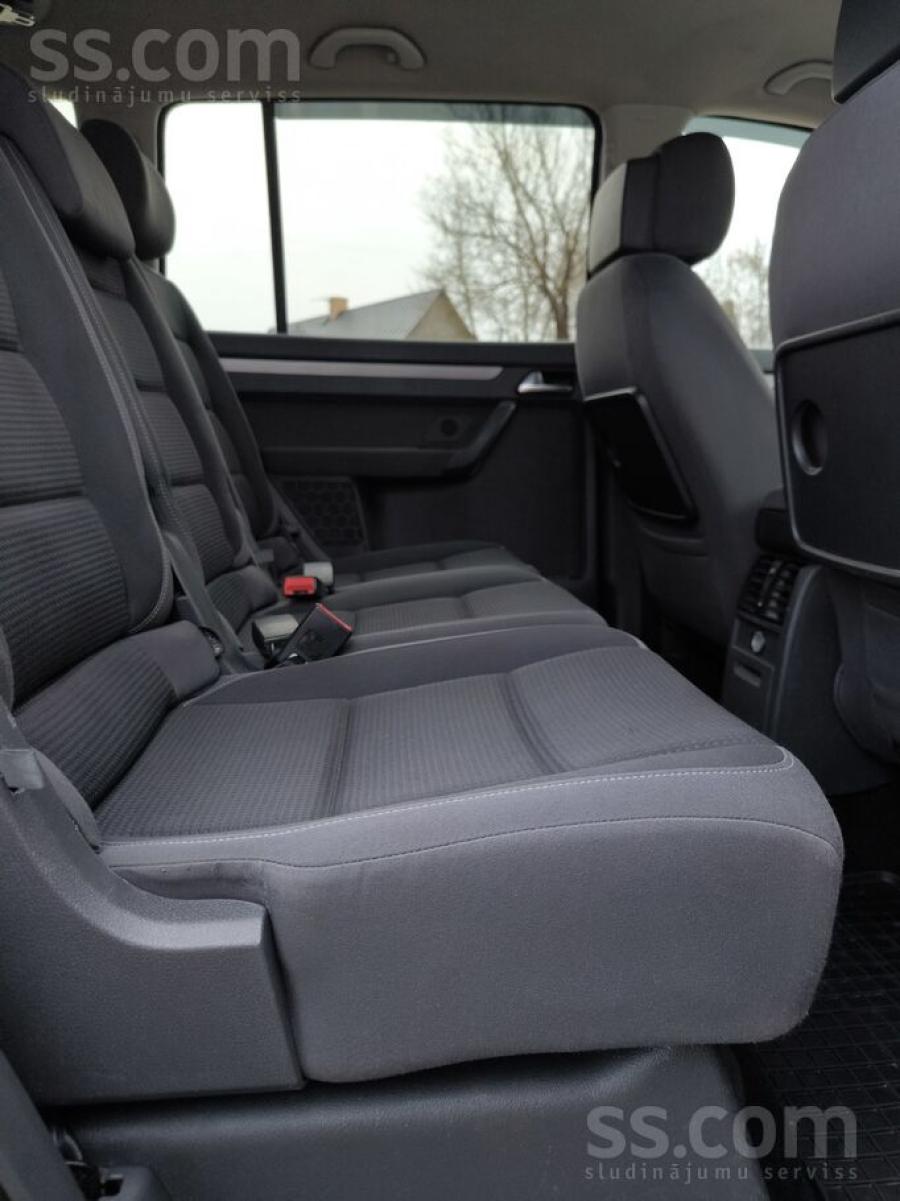 Zils Volkswagen Touran 2012 Jelgava, ar dzinēja tilpumu 1.60 L un nobraukumu 238 tūkst. km par 5870 €, foto 10 vietnē AUTOMOTO.COM.LV